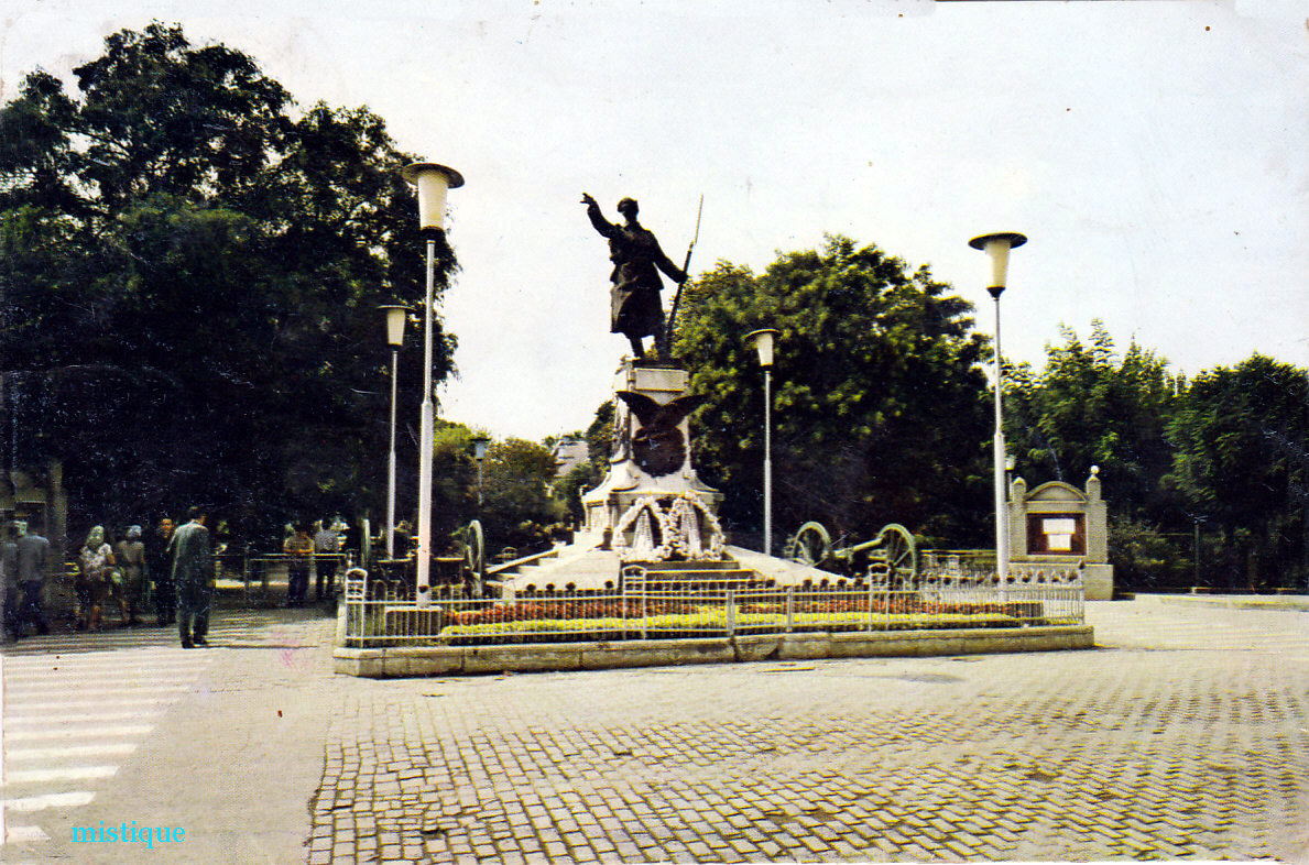 Vederi de demult: Turnu Magurele, Monumentul eroilor, 1965