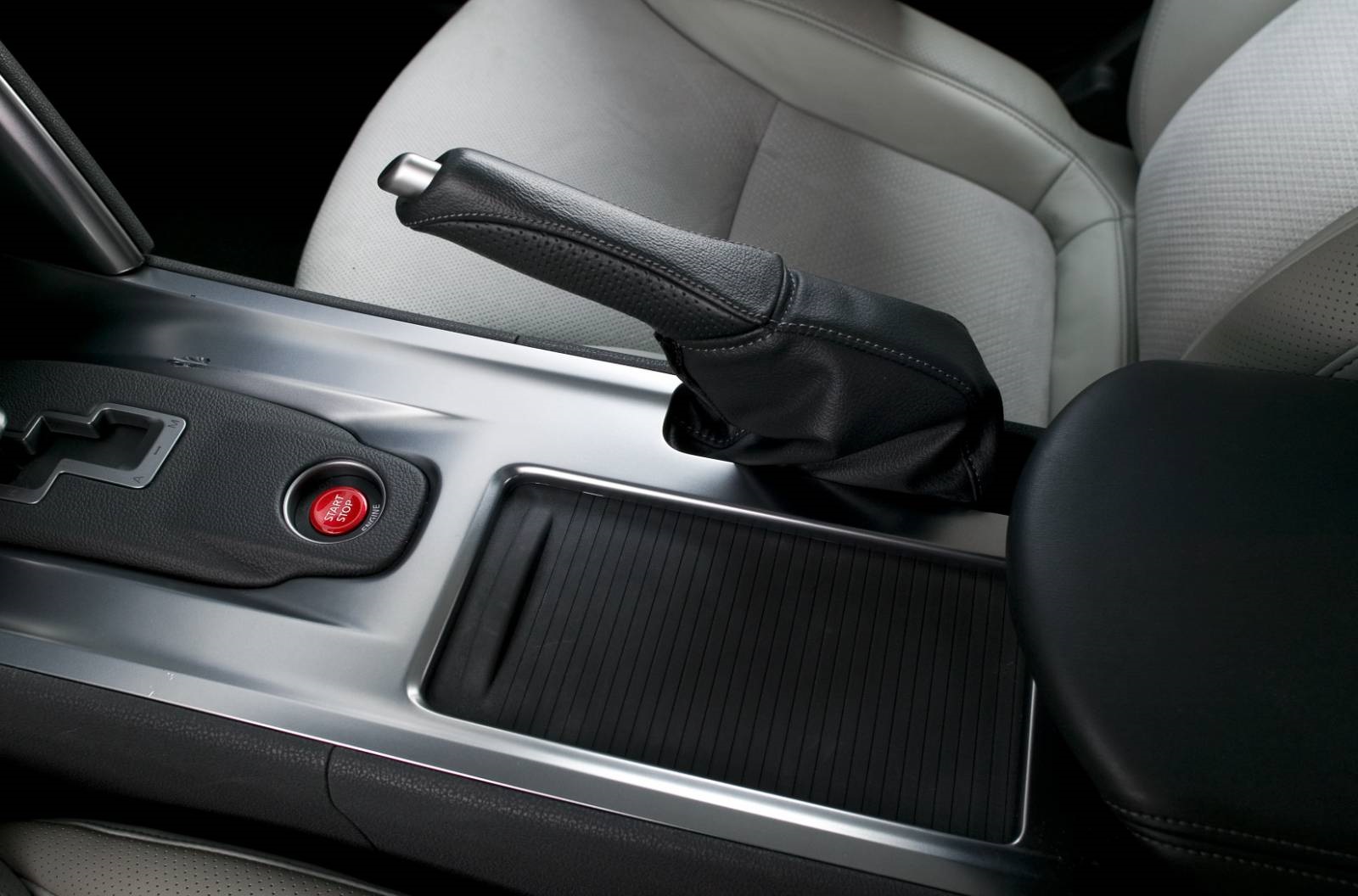 Fungsi Lain Dari Rem Tangan Atau Hand Brake - Blog Tips Otomotif Mobil ...