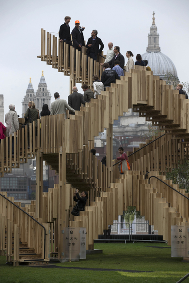 Galeria de Londres expõe 'Escada Sem Fim' | MUSIBOL