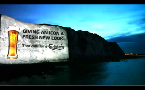 『ドーバーの白い崖』へ 3Dプロジェクションマッピング!! - Carlsberg "That Calls for a Carlsberg ...