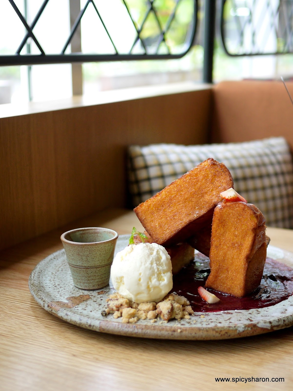 Common Man Coffee Roasters @ TTDI KL & Shugatori Dessert Cafe ...