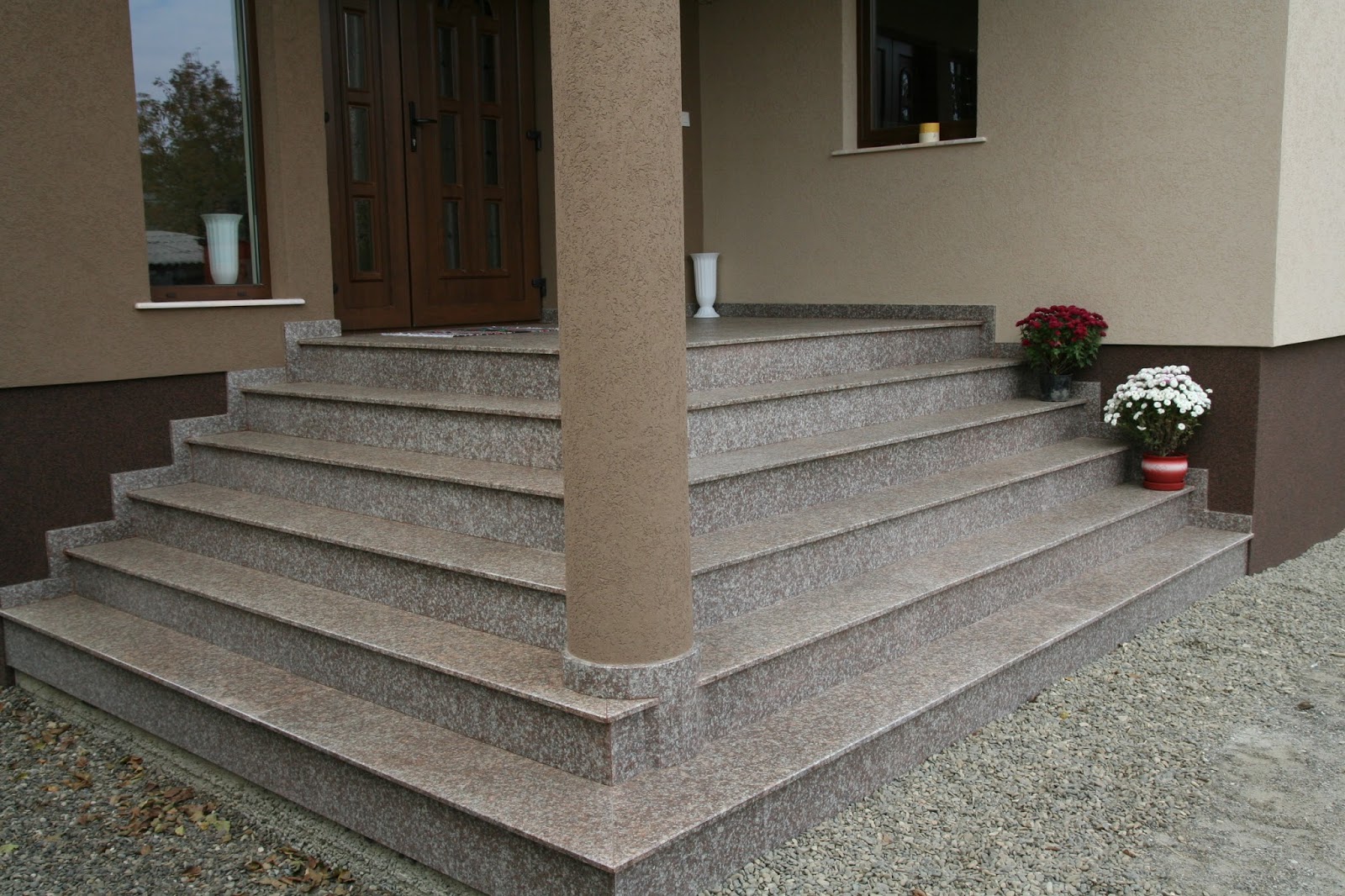 SC GRANIT CGH SRL: Scari cu aplicatii de granit