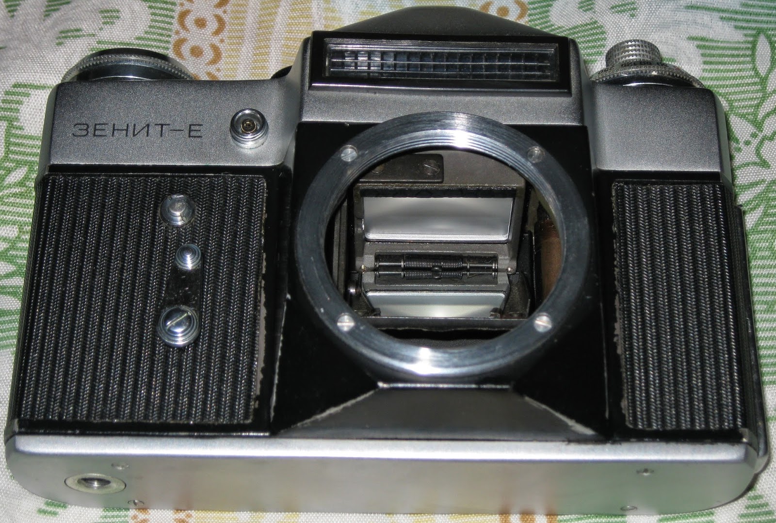 The Chens: The User's Review: Zenit (Zenith) - E 35mm SLR Camera, Made ...