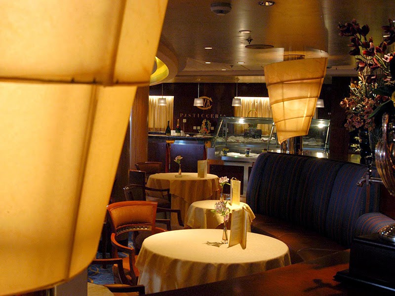 daniela wurdack: Via Montenapoleone, Milano..Il caffè Cova