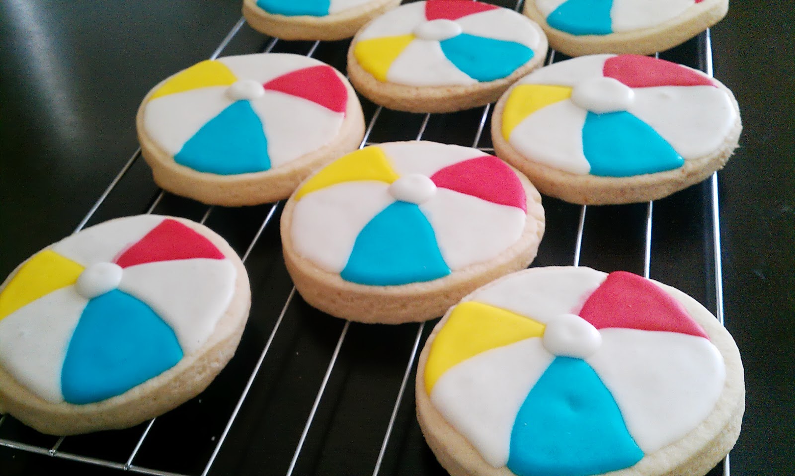 Cake Geniuses: Flip Flop and Beach Ball Cookies