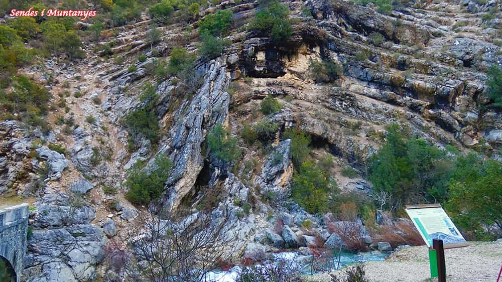 Cerrada de Elias y Nacimiento del río Borosa