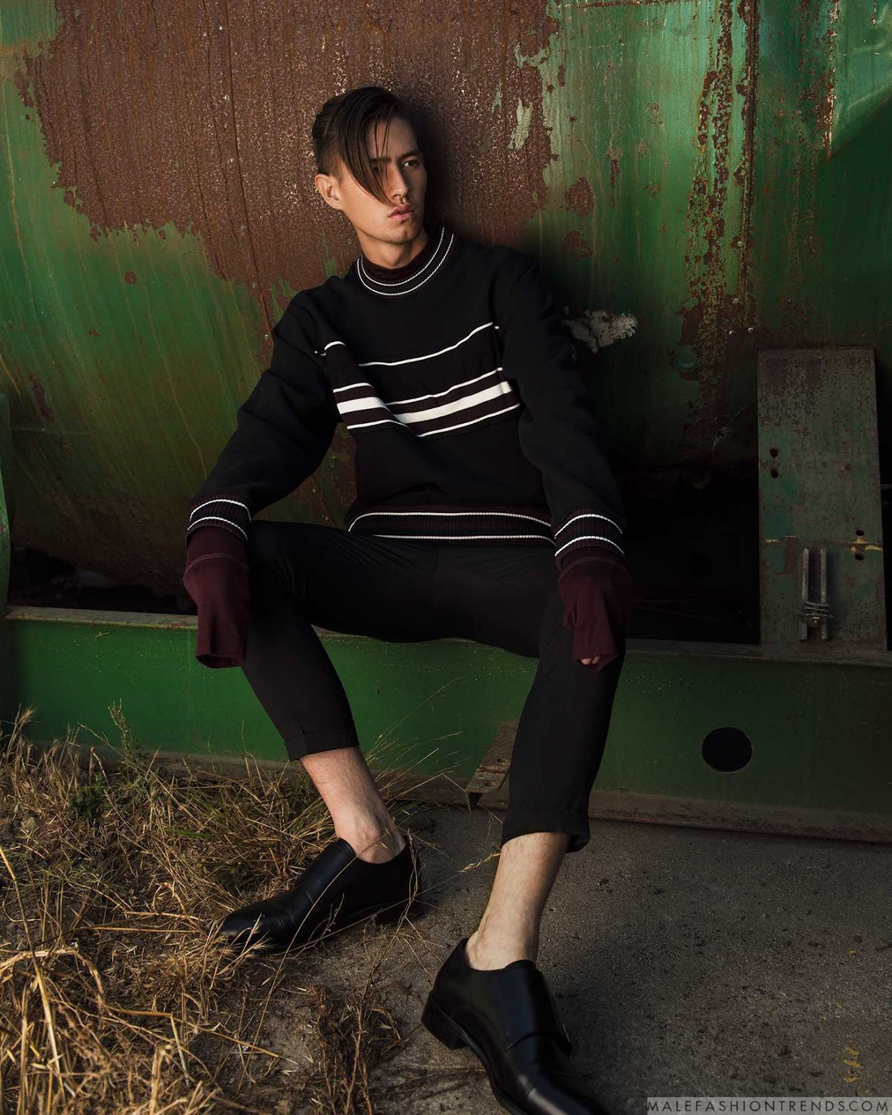 Jacob Hirata entre monocromo y geometría para LEWIS Magazine