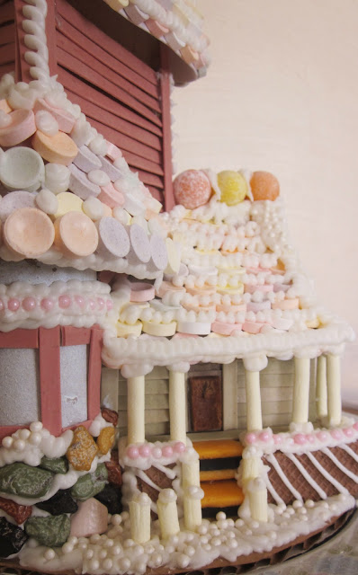 Chef Tess Bakeresse: The Kitchen Craftin' Gingerbread House Under Glass ...