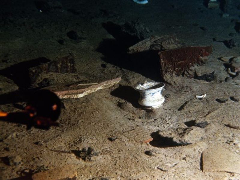 27 Haunting Photos of the Wreck of the Titanic When It Was First ...