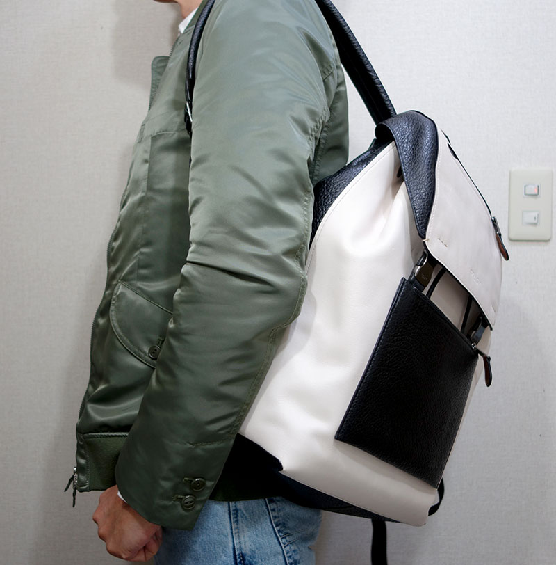 ゆるりブログ: COACH(コーチ)のマンハッタン バックパック ミックスド レザー(57759)の意表を突くカラーリングに心を砕かれる :)