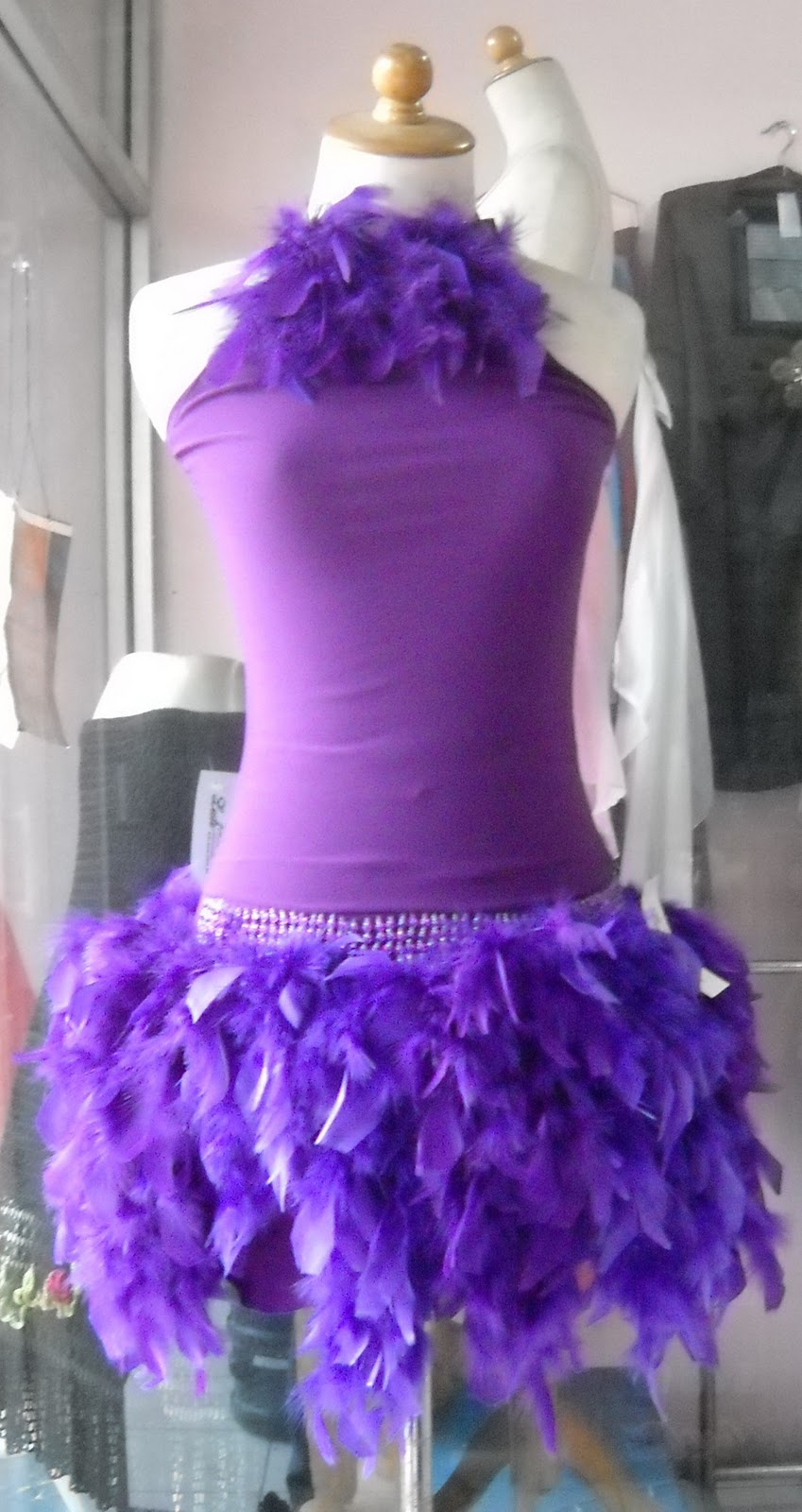 Baju Dansa Bulu Angsa | (example: ZoomTemplate)