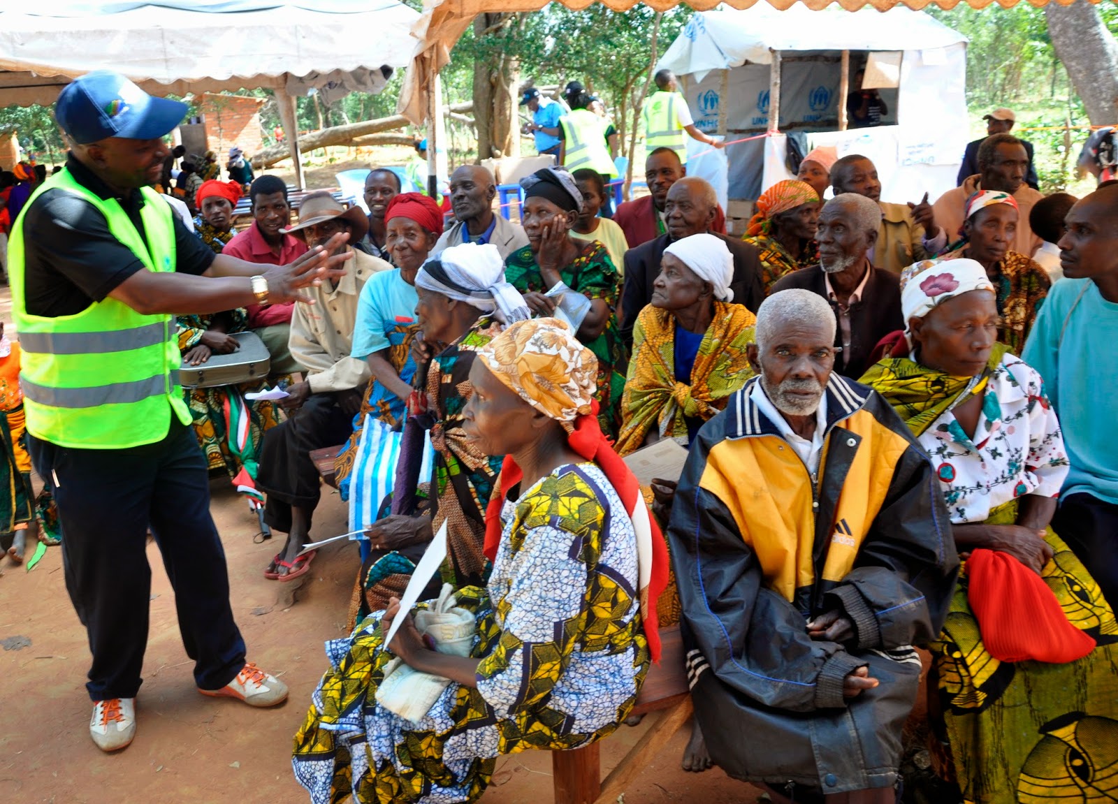 USALAMA BLOG: MAELFU YA RAIA WAPYA WA TANZANIA WAKIPEWA VYETI VYAO ...