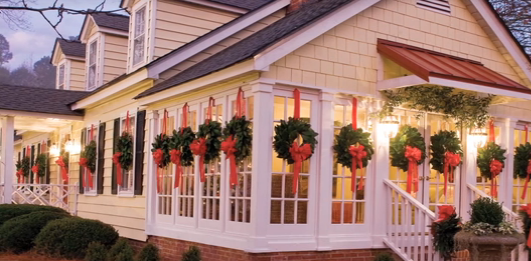 Unified Window: Christmas Wreaths for Your Doors and Windows