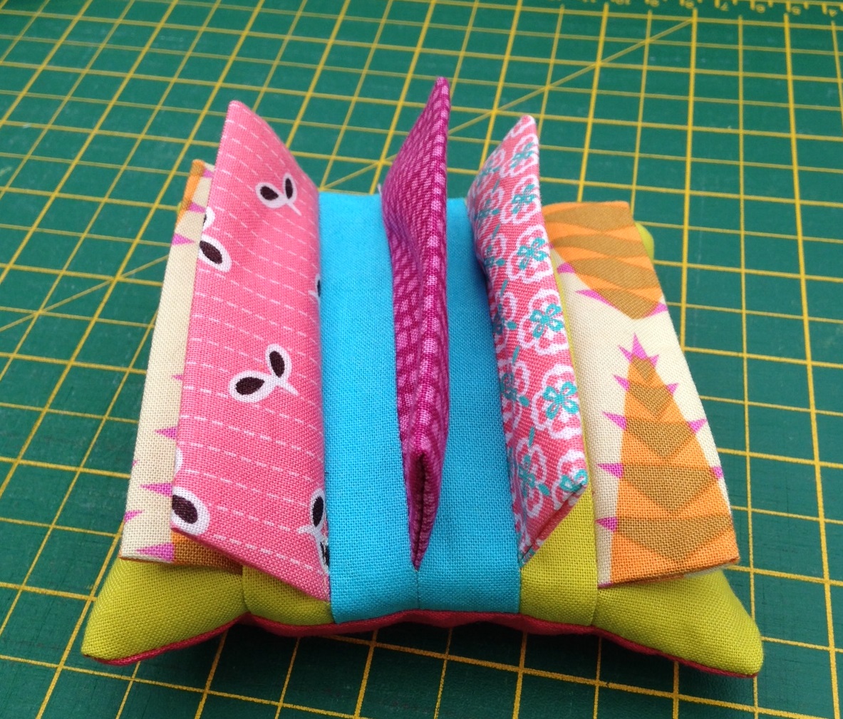 Squeeze Quilts: Wonder Cushion Tutorial