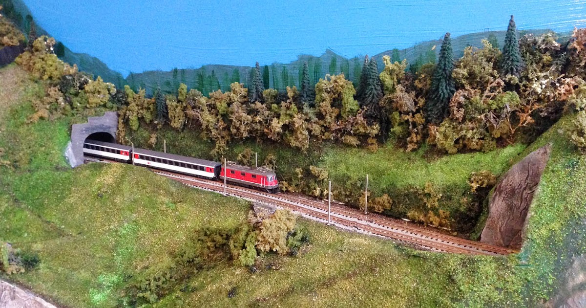 Wassen in Z scale: Catenary Poles for Wassen's upper level