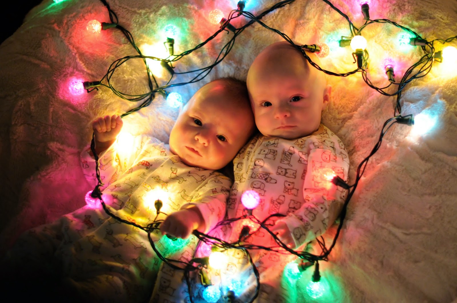 Surprise! Twins! : 3 to 4 Months: The Happiest Holiday Season