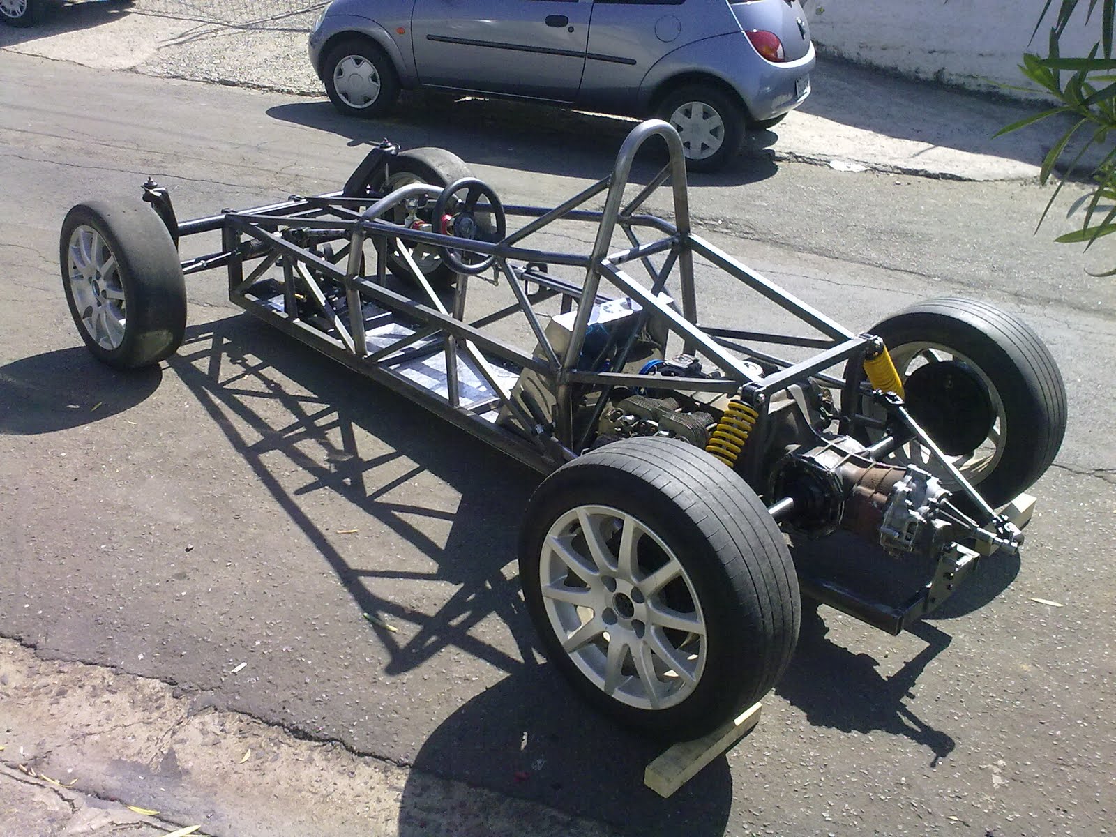 O chassi do Fórmula Vee ainda na fase de desenvolvimento