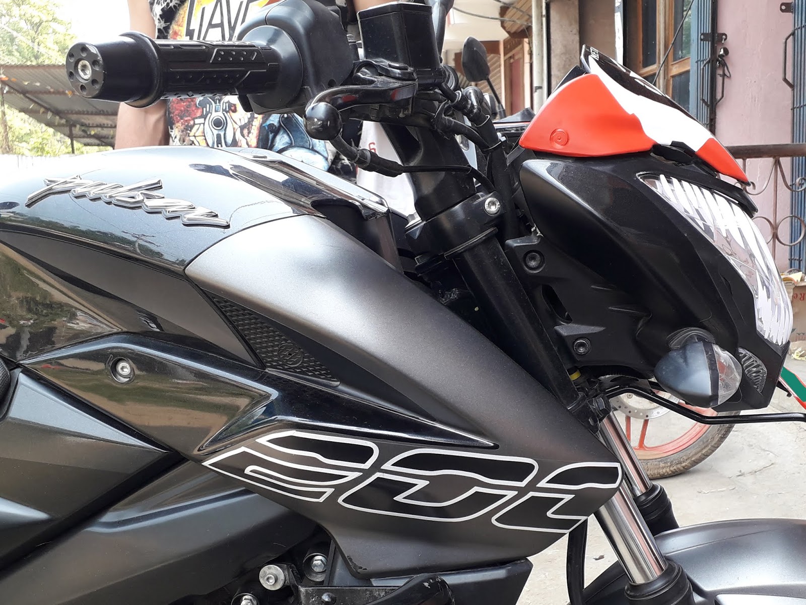 MB Sticker House & Digital Arts: Venom Ns 200 Headlight Design