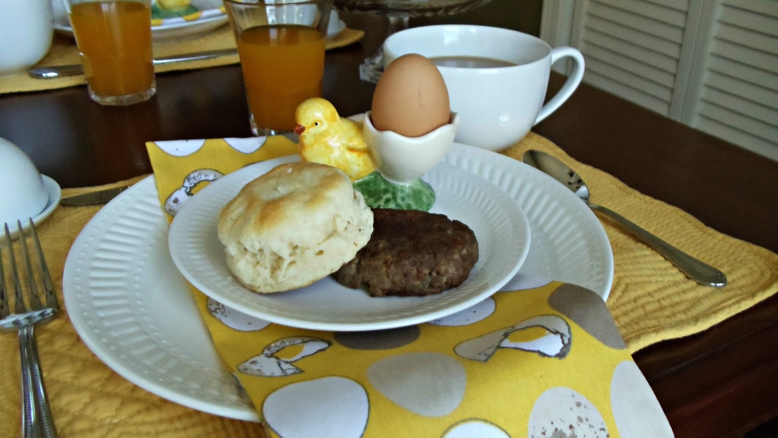 Upstairs Downstairs: Farm Fresh Breakfast Tablescape