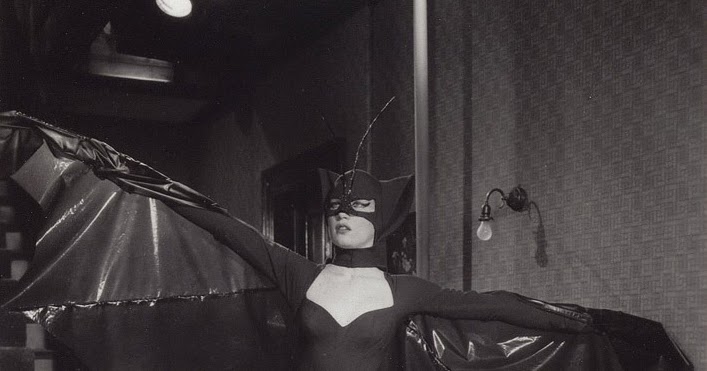 VINTAGE PHOTOGRAPHY: Shirley MacLaine as Bat Lady 1955