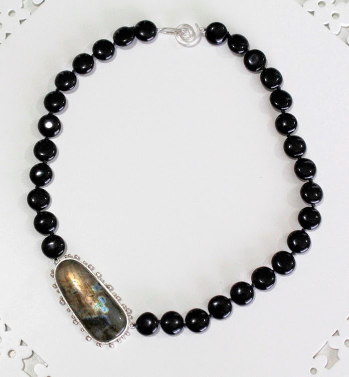 Ana Paula Jóias Artesanais: Colar de Ágata Negra com Labradorita