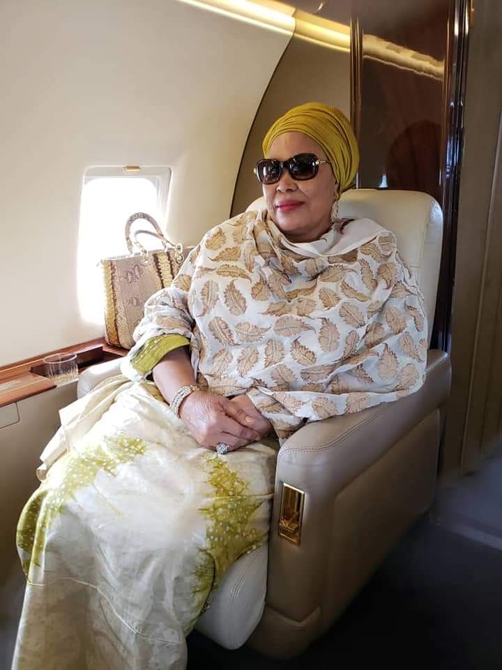 In Abuja , all the society women know her. She's very fashionable.