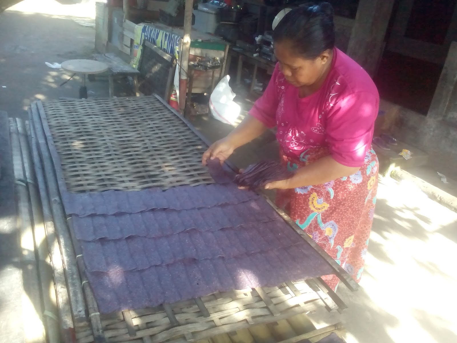 Destinasi Lombok: Mengenal Lebih Dekat Jaje Tujak Crispynya Lombok