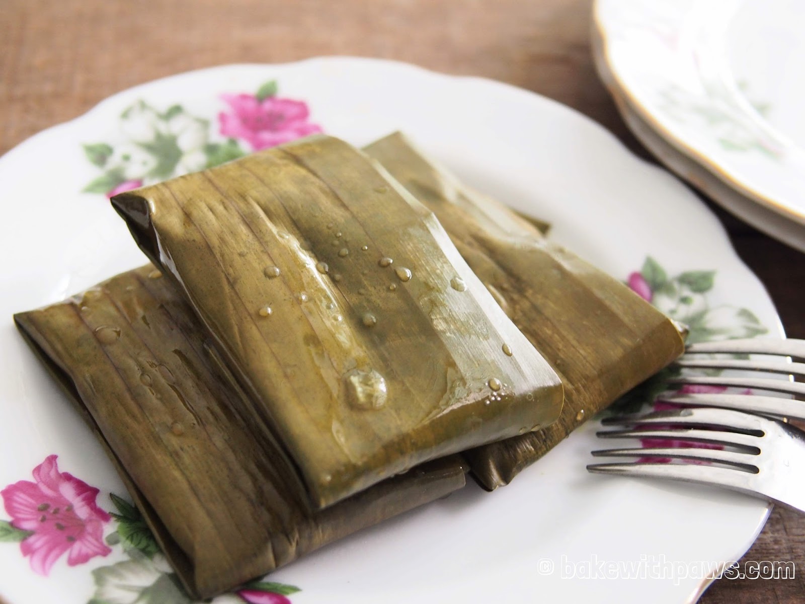 Lepat Pisang Sago & Pandan - BAKE WITH PAWS