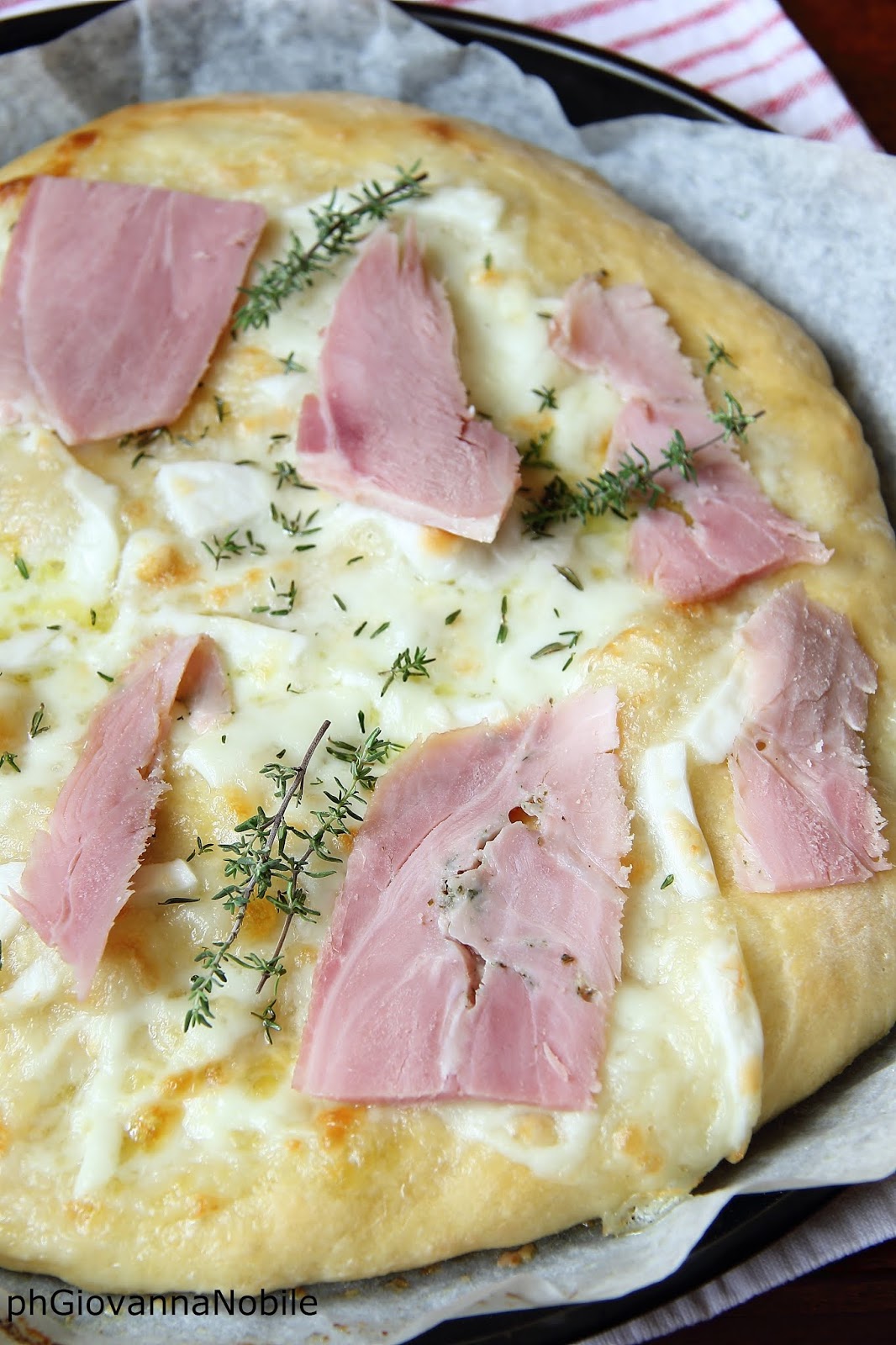 Pizza di grano kamut con prosciutto cotto al basilico Lenti, mozzarella ...