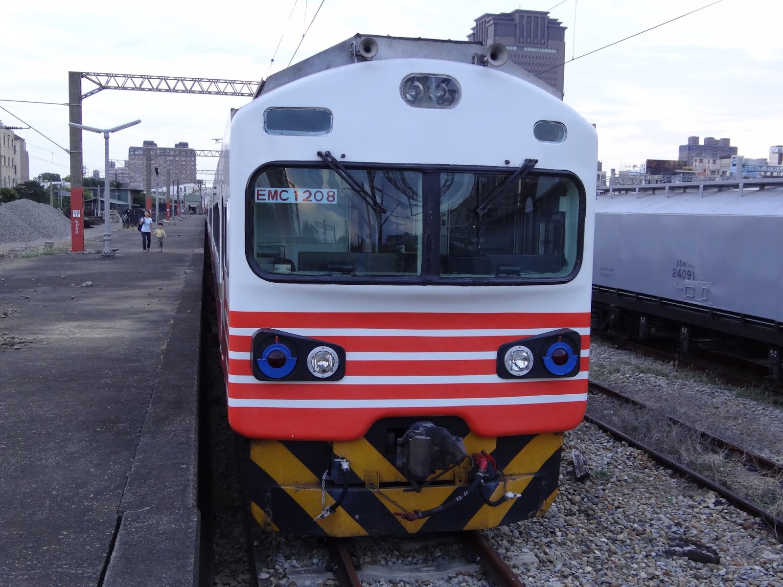 Blair's 鐵道攝影: EMU200型電聯車 / TRA EMU200 Type Electric Multiple Unit