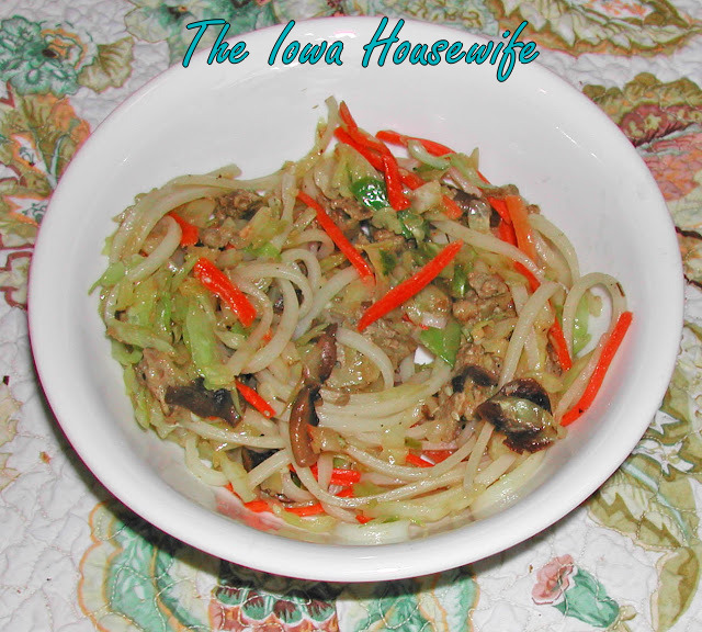 The Iowa Housewife: Egg Roll Rice Noodle Bowl