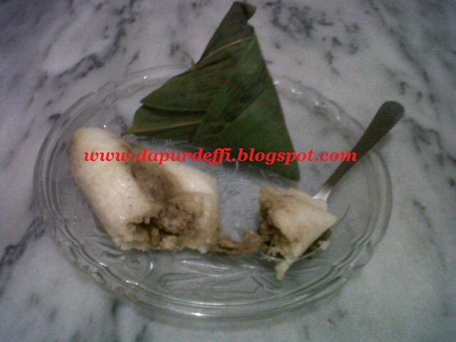 Deffi's Kitchen: Bacang Beras Isi Ayam