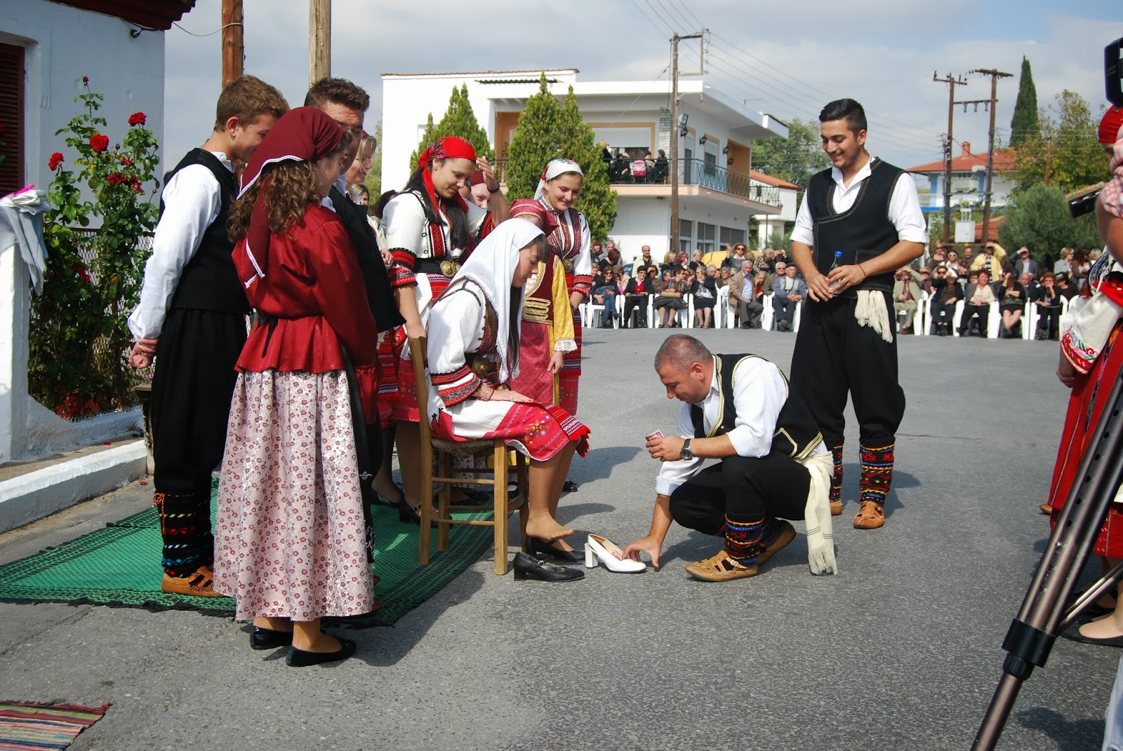 folklore-Παράδοση-Πολιτισμός: ΠΑΡΑΔΟΣΙΑΚΟΣ ΜΑΚΕΔΟΝΙΚΟΣ ΓΑΜΟΣ ΣΤΗΝ ΠΕΛΛΑ