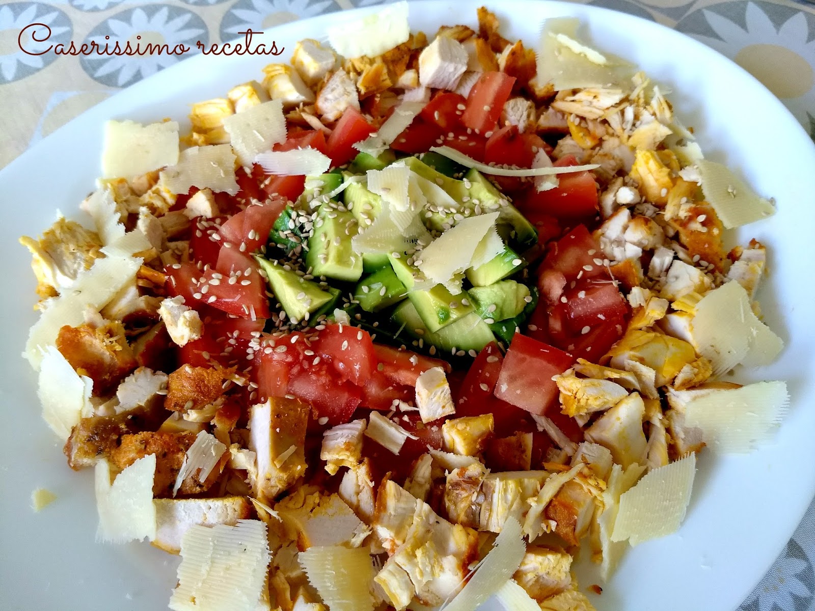 ENSALADA DE POLLO, PALTA Y TOMATE | Caserissimo