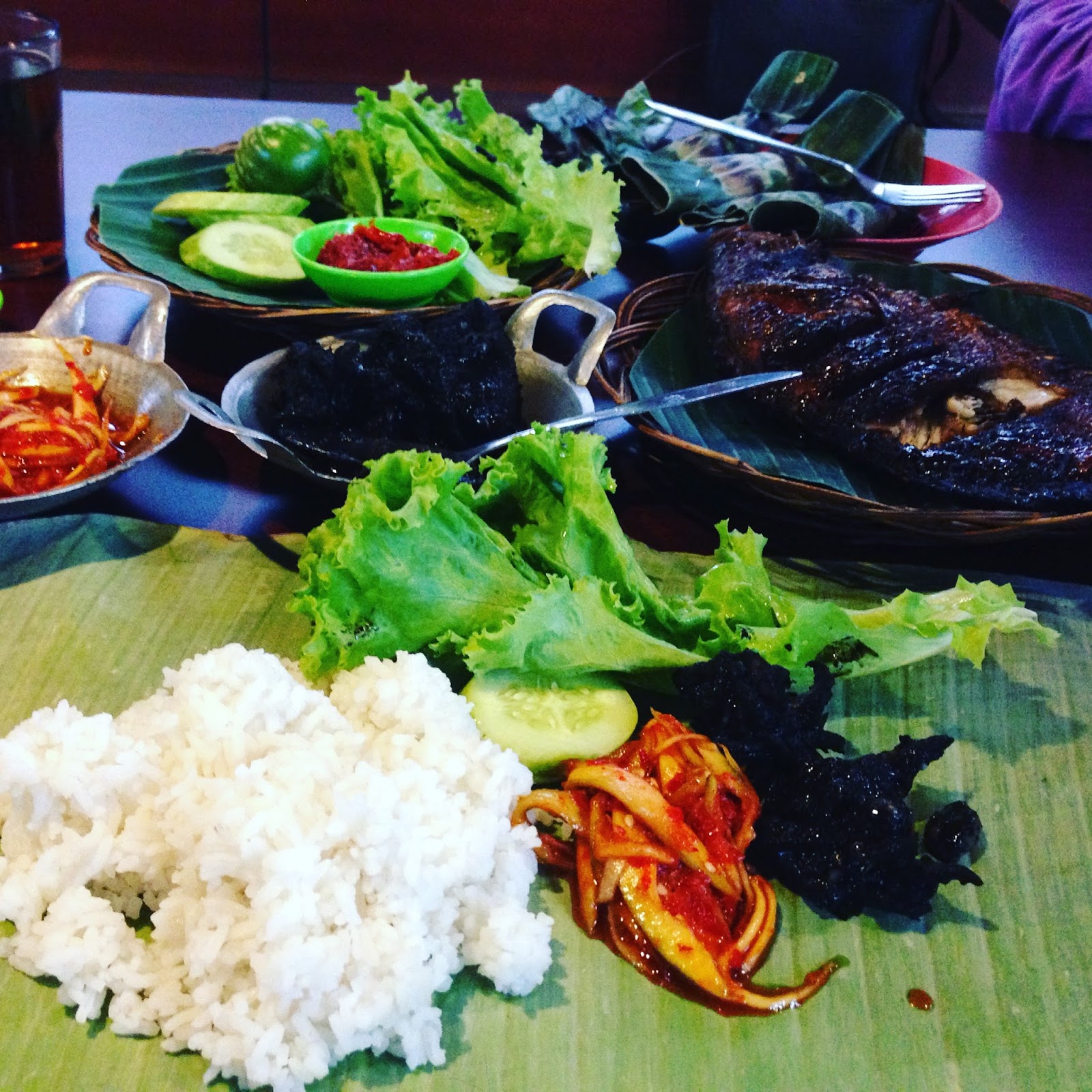 Menikmati Menu Sunda di Resto Alas Daun Bandung