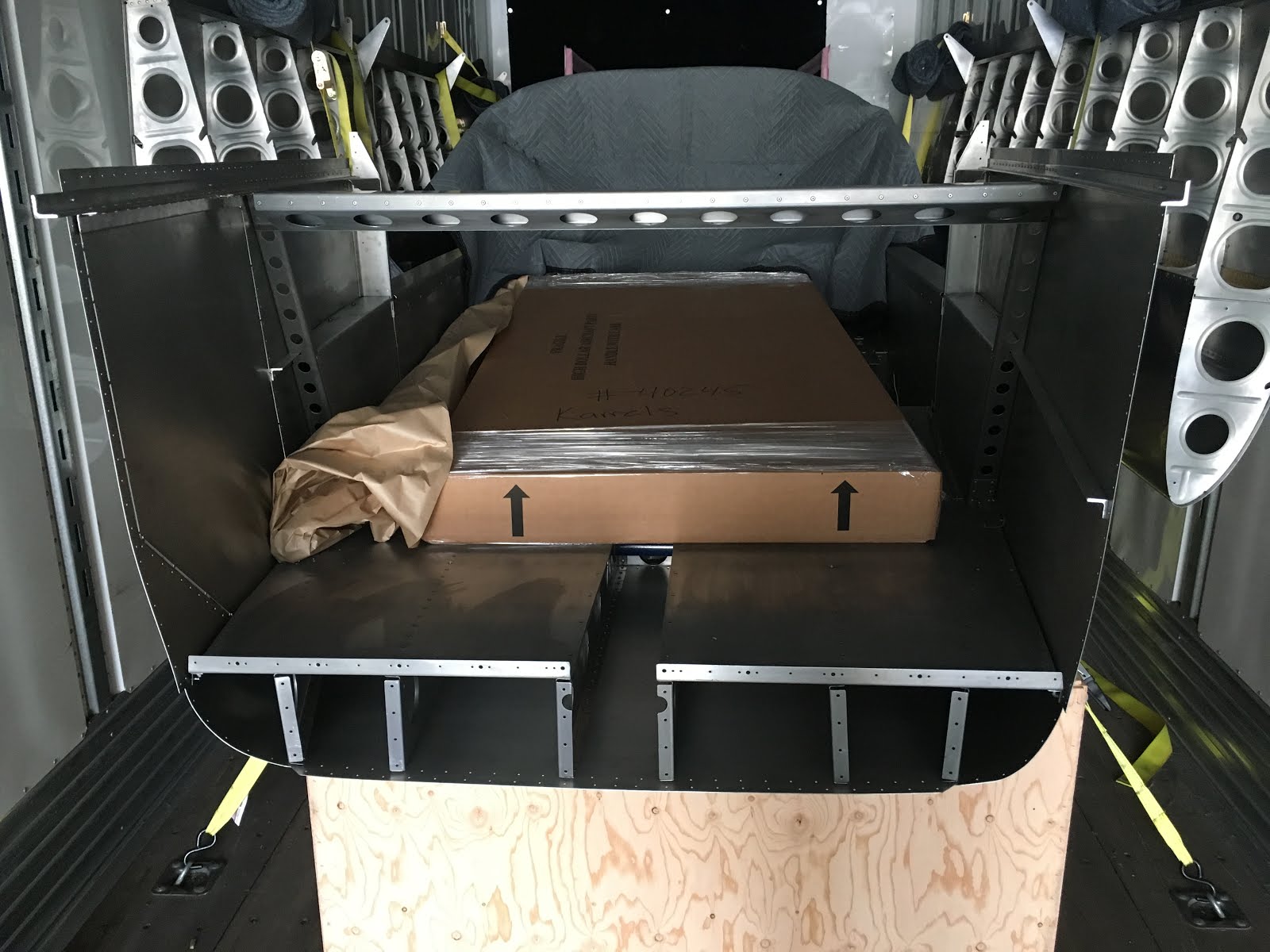 RV-10: Fuselage Arrives!