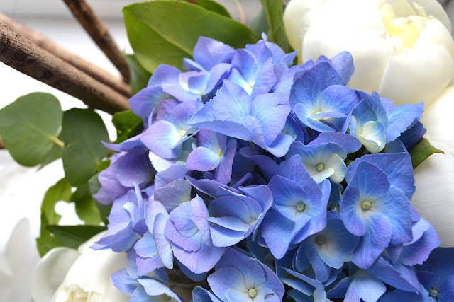 KEISERENS NYE TRÆR: Blomster på døra