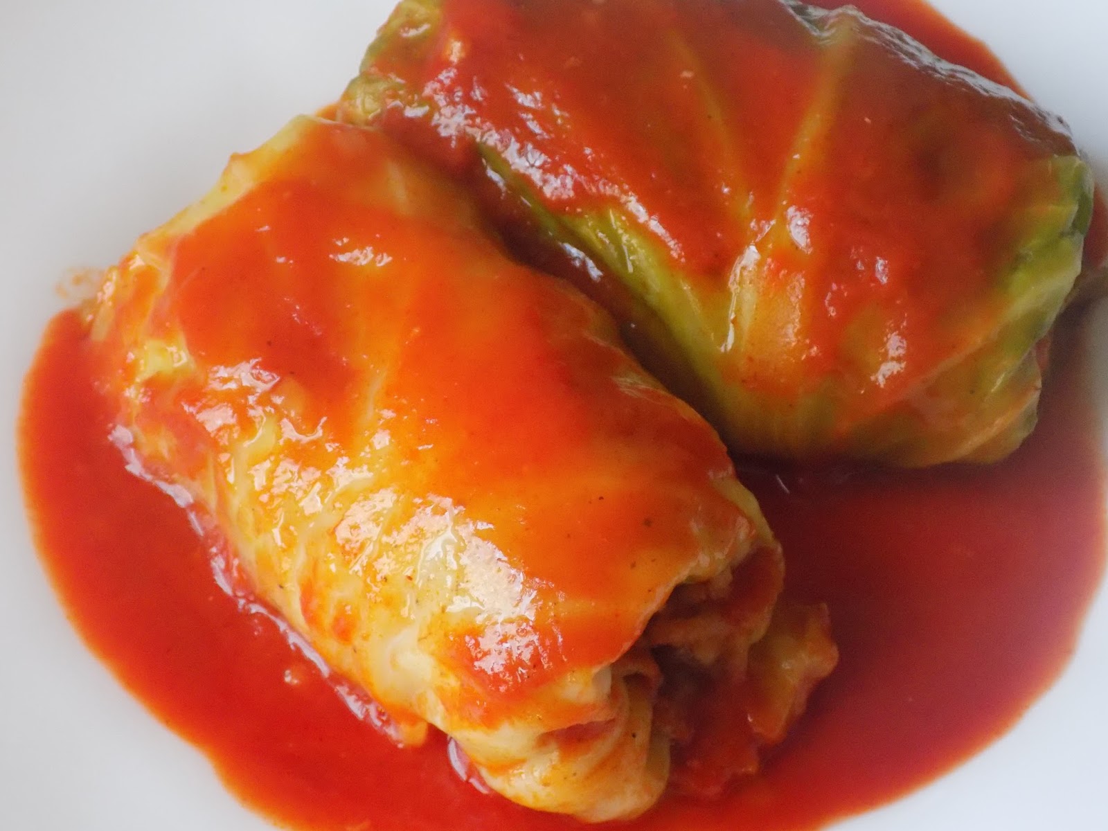 golabki z ryzem i miesem w sosie pomidorowym