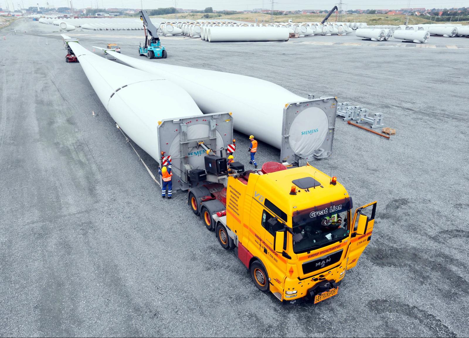 Mechanical Engineering: Transporting blades of wind turbine