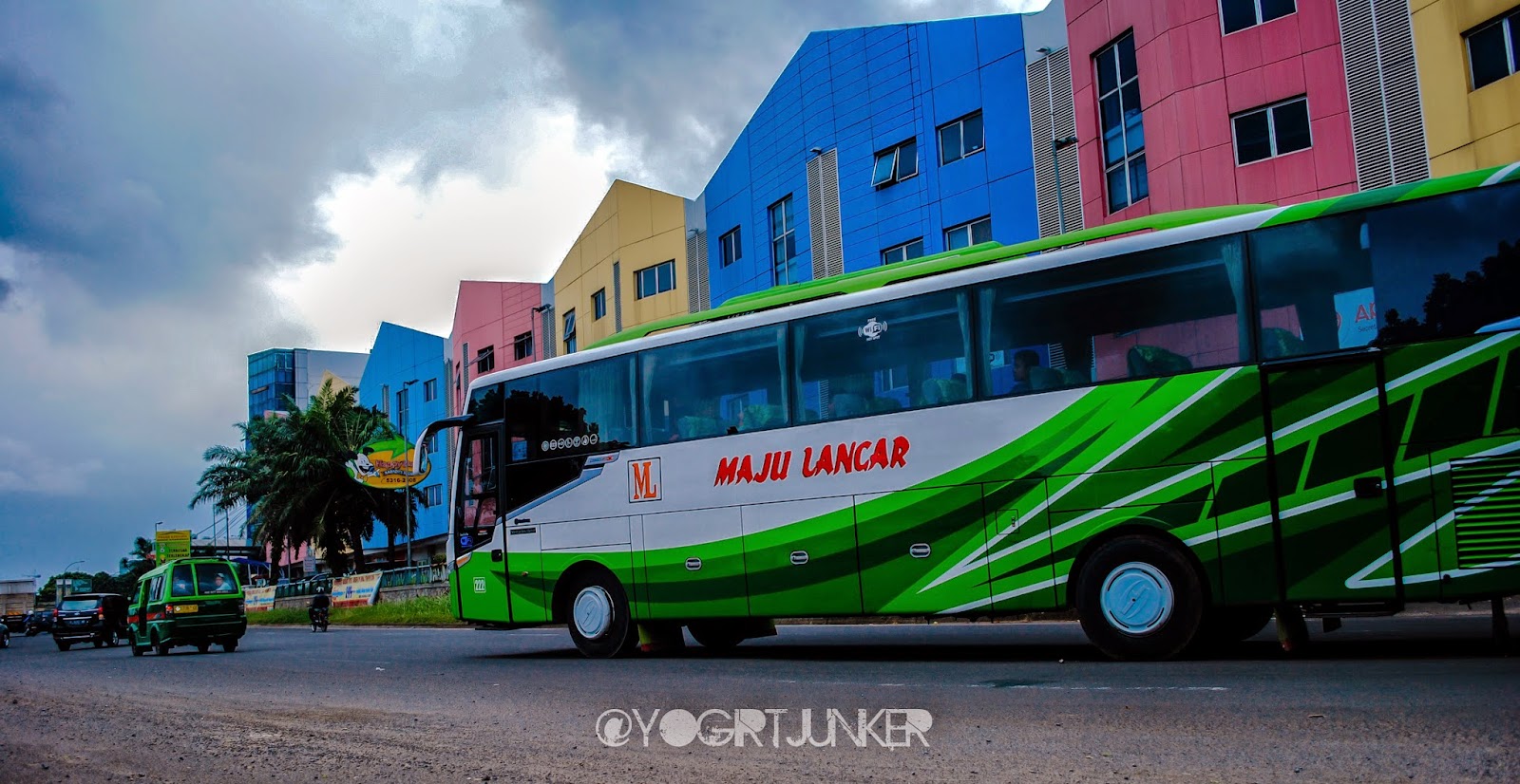 Just Jepret The Bus: Maju Lancar V222 "Ambasador"