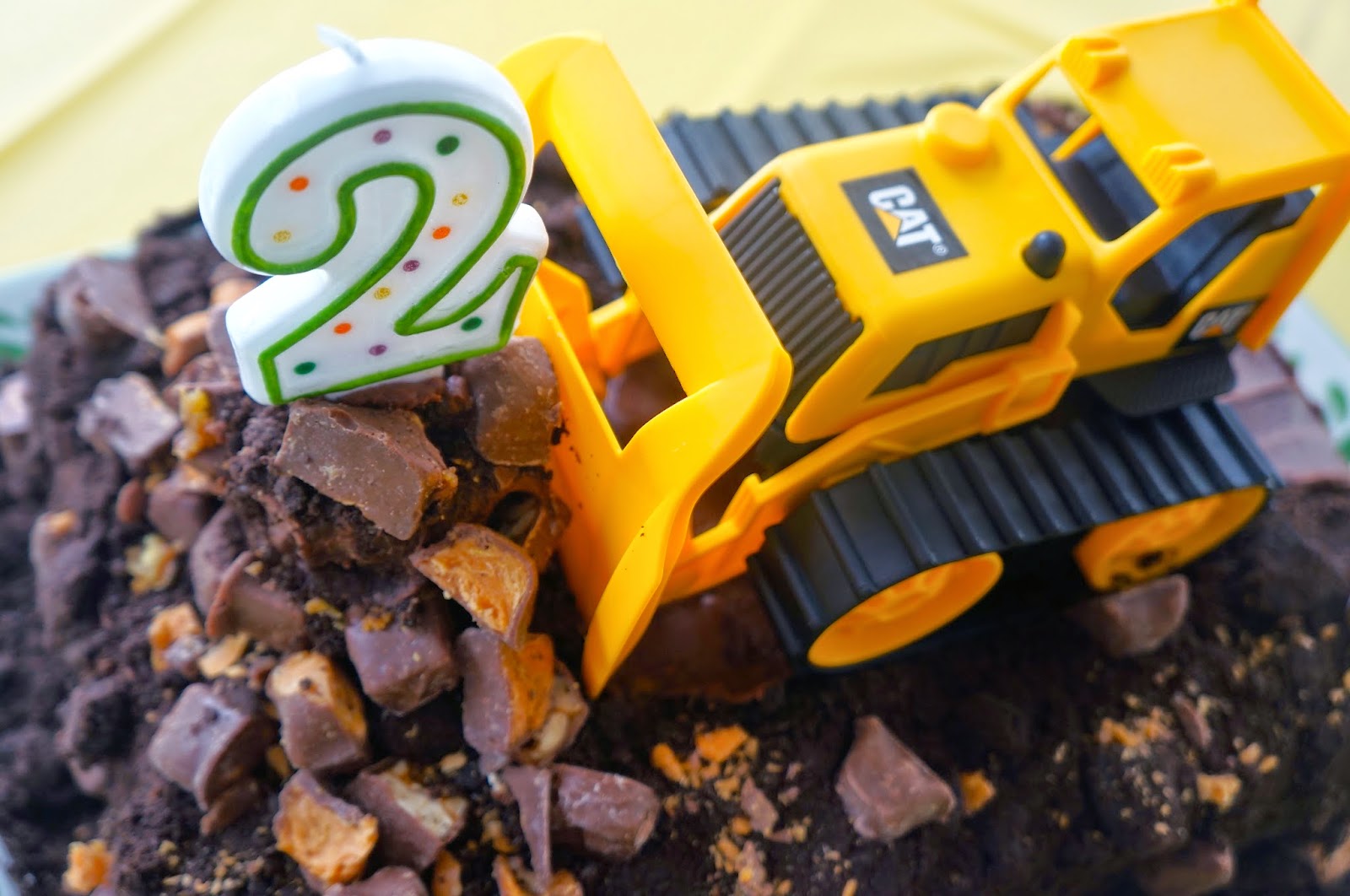 Hardly Housewives: A Bulldozer Cake for Two Year Old Will