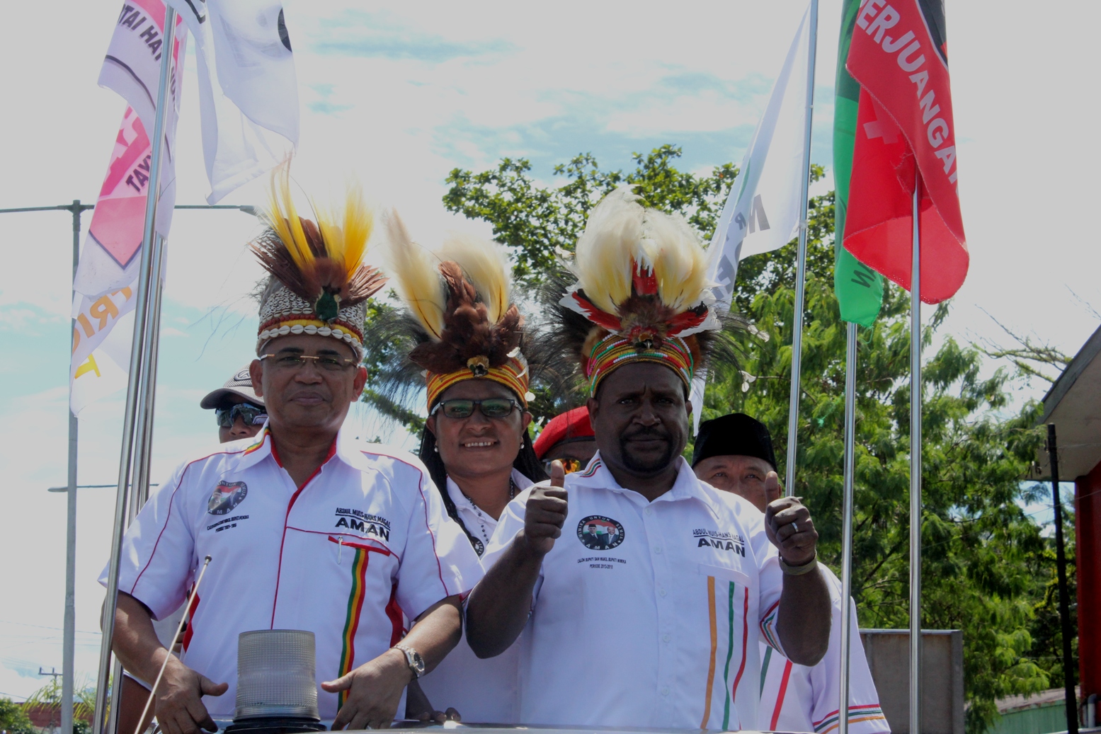 DPC PDIP MIMIKA: 10.000 Massa antar Abdul Muis-Hans Magal Daftar ke KPU