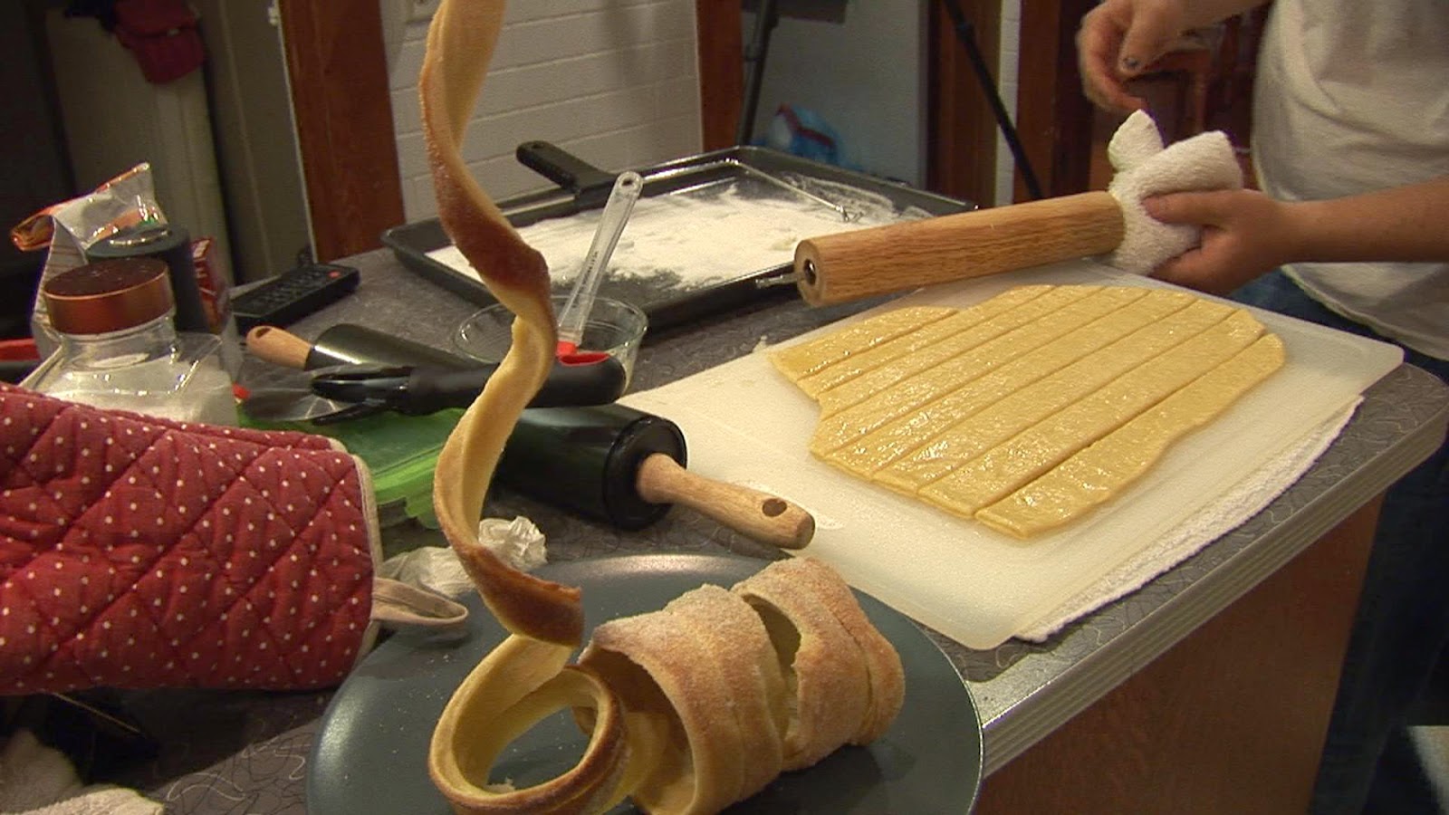 KumoCafe: Cooking With Us - E16 - Chimney Cakes