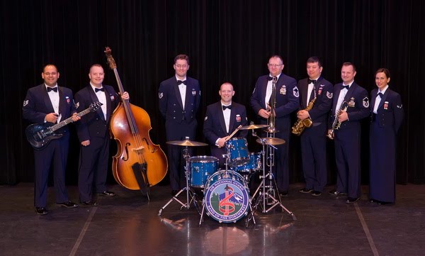 วงดนตรีสากล: 4.วงคอมโบ (Combo band)