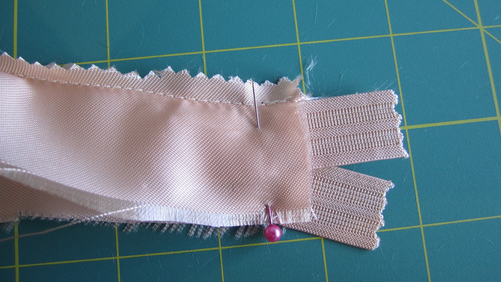 A Few Threads Loose: Ooh La La Pin-Up Sew-Along... Bra back closure.