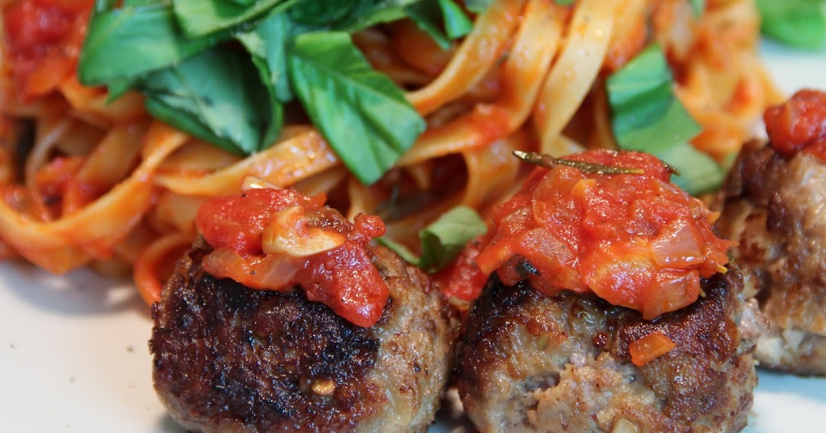 Home Cooked Grub: Tagliatelle with Meatballs and Tomato Sauce