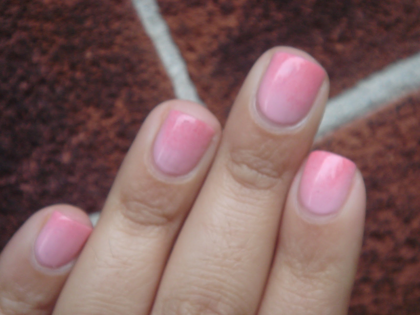 nail loopy: PINK GRADIENT NAILS