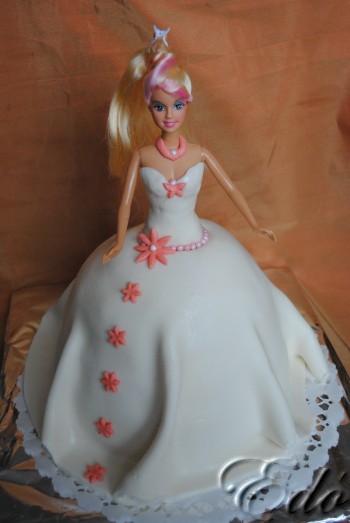 Édes otthonunk némi sóval: Barbie torta 4