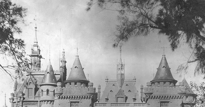 Castillo Naveira (de estilo neo-gótico), posteriormente llamado "San ...