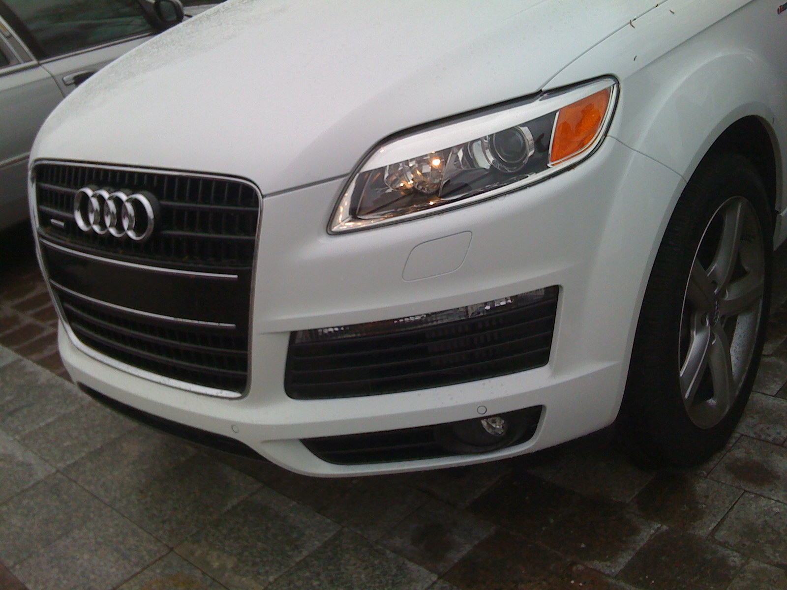 Audi Q7 4.2 FSI Quattro Car View